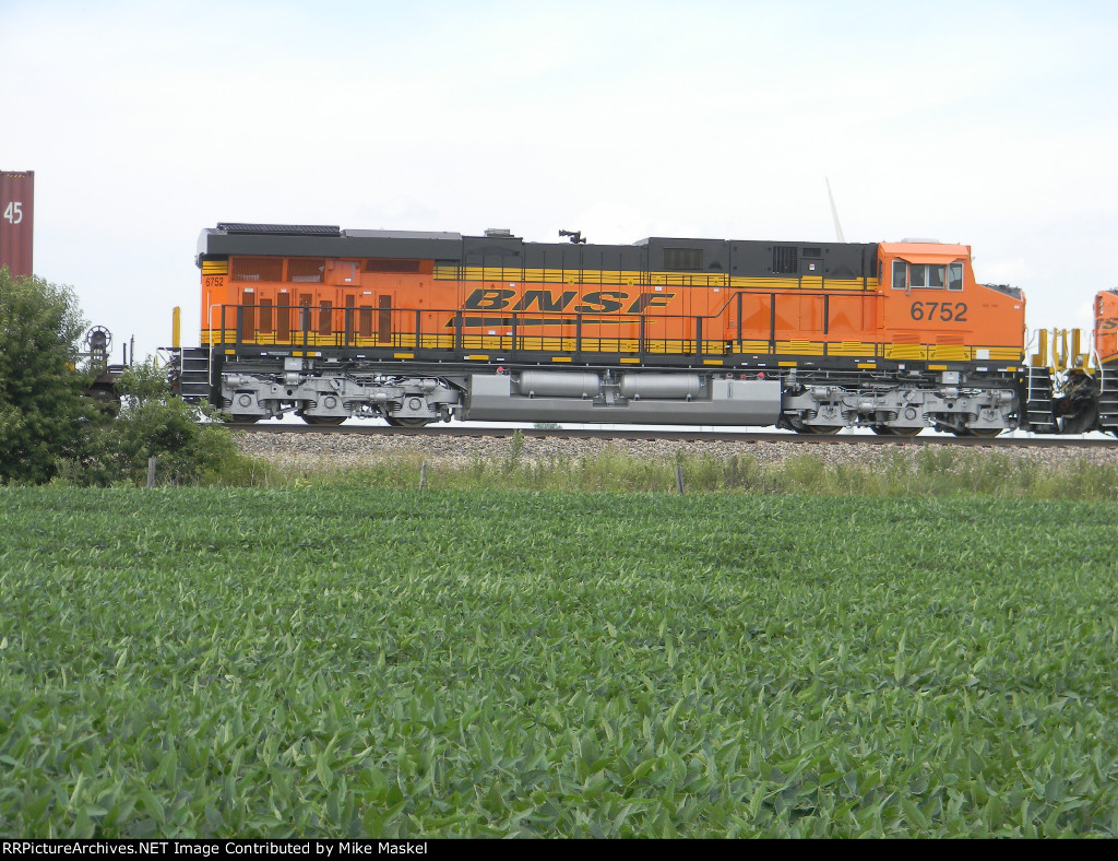 BNSF 6752
